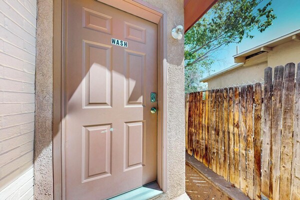 Campus Cottage, Near Presbyterian And Unm Hospital & I-25 - Albuquerque, NM