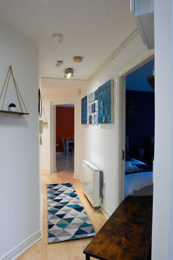 Whole Apartment | 2bed | 2bath | Professionals|contractors|parking|b'ham 10mins - Bromsgrove