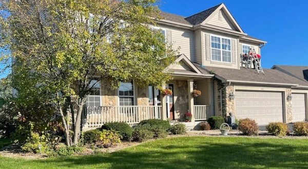 Comfort & Space For The Whole Family! Sleeps 8+ - Hobart, IN
