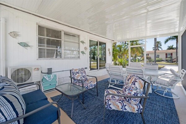 Charming 2-bedroom House In Beautiful Fort Myers Close To The Beaches - Cape Coral, FL
