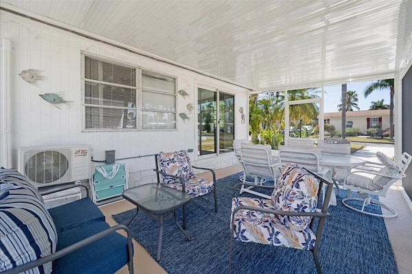 Charming 2-bedroom House In Beautiful Fort Myers Close To The Beaches - Cape Coral, FL
