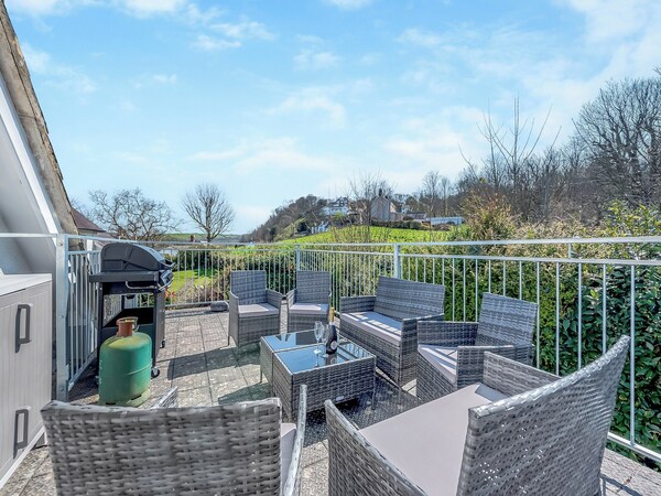4 Bedroom Accommodation In New Quay - Ceredigion