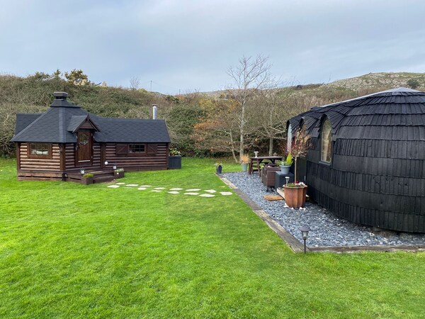 Luxury Romantic Escape Just For Two With Stunning Views, Bbq Hut And Hot Tub - Llandudno