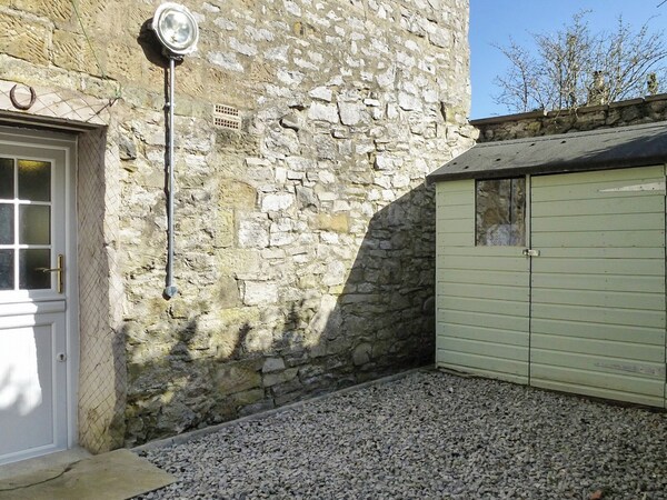 A Gorgeous Stone Cottage With An Elevated Position Giving Views Of Bakewell From Every Room. - Great Longstone