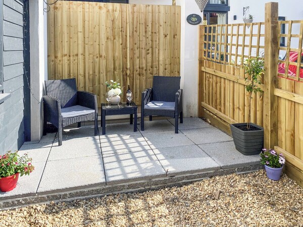 Enjoy Nature, Fresh Air, And Relaxation In A Serene Setting. - Redruth