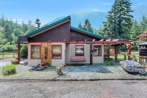 Cozy Three Bedroom House In Hope Bc! - Hope