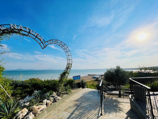 Apartment With Yard, Close To The Sea - Burgaz
