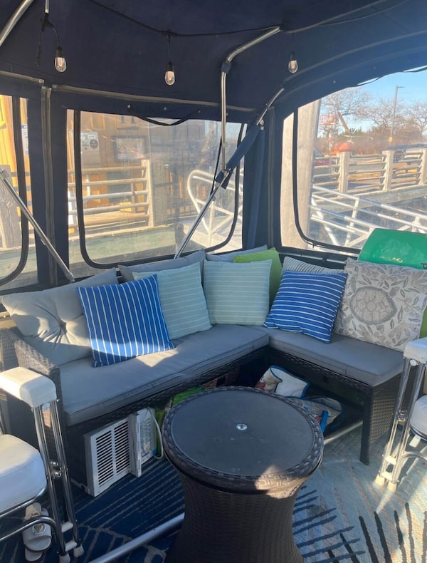 2-bedroom House-boat In Brilliant Atlantic City With Fitness Room, Wifi, & Pool - New Jersey
