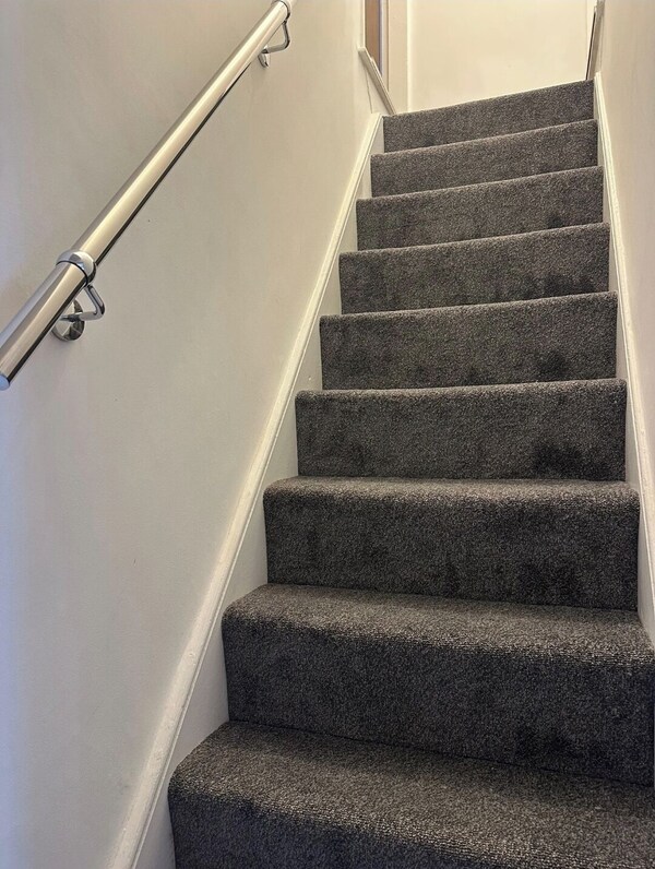 A Newly Refurbished House Catering For Family, Friends Or Work Colleagues. - Coventry