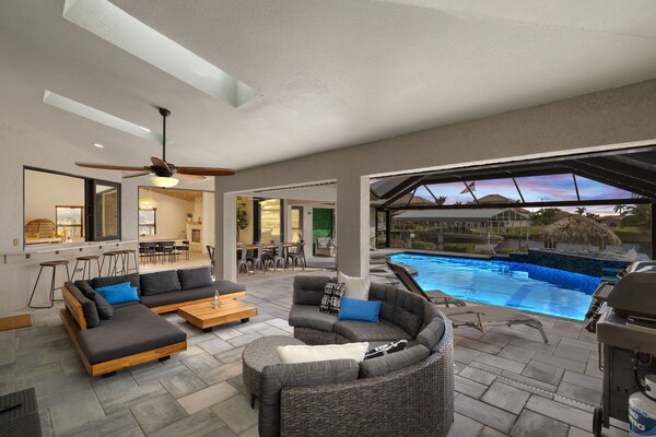 July 19-25 Deeply Discounted! Endless Amenities-mini Golf, Hot Tub, Game Room - Fort Myers, FL