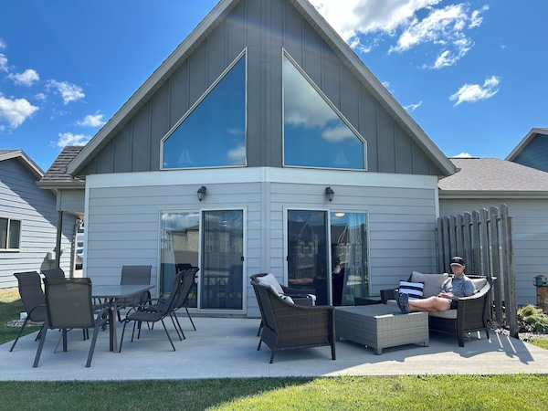 Charming 2-bedroom W/loft Cabin With Ac, Wifi In Serene Arnolds Park/bridges Bay - Iowa