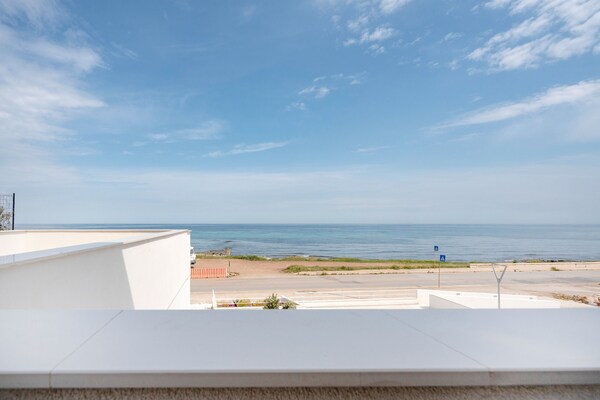 Apartment 'Luxury Home' With Balcony, Wi-fi And Air Conditioning - バーリ