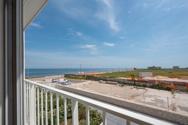 Apartment 'Sogno Di Mare' With Sea View, Wi-fi And Air Conditioning - Bari