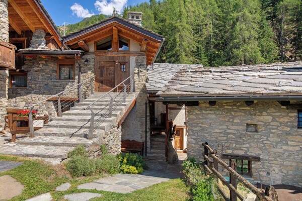 Ferienwohnung 'La Ponteille' Mit Gemeinsamer Terrasse, Gemeinsamem Garten Und Wlan - Aosta
