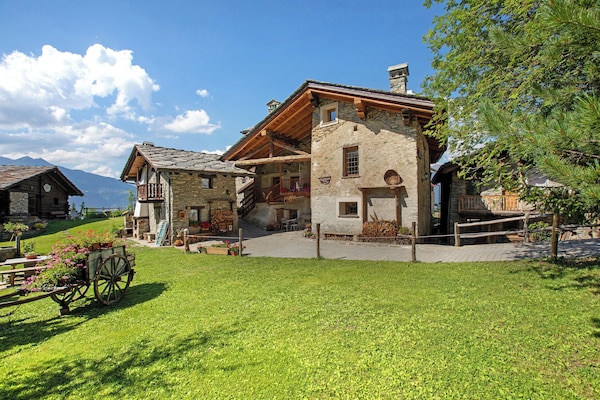 Apartment 'Lo Trapey' With Shared Terrace, Shared Garden And Wi-fi - Cogne