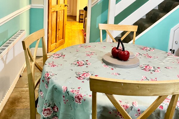 Elegant 3br W/ Free Parking, Garden, Pet Friendly - Sittingbourne