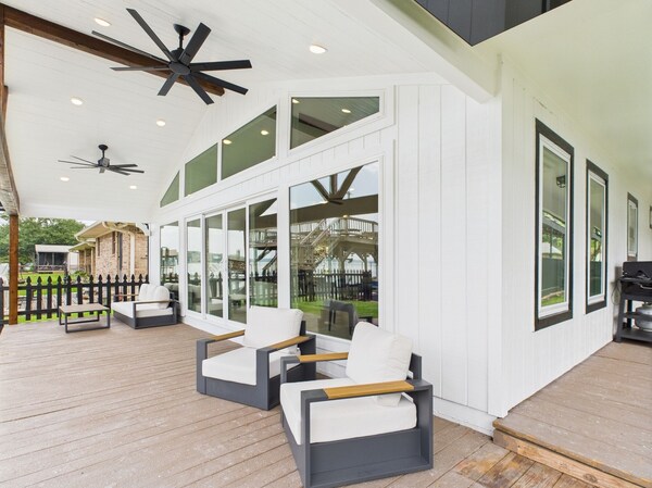 Sunsets & Serenity  Gorgeous Lake Conroe Home Located In Willis, Tx - Willis, TX