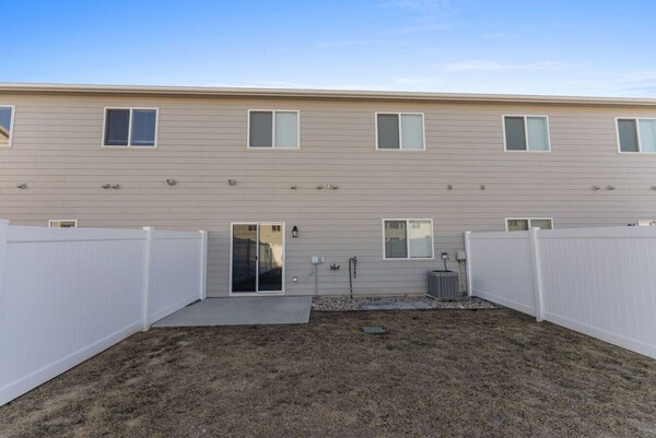 Bright & Spacious 3br | Se Sf - Harrisburg, SD