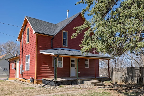 Urban Cabin | 4br W/ Huge Yard - Sioux Falls, SD