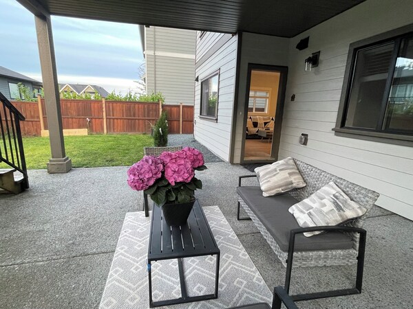 Victoria Luxury One Bedroom Suite - Vancouver Island