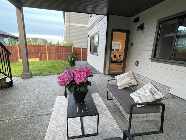 Victoria Luxury One Bedroom Suite - Langford