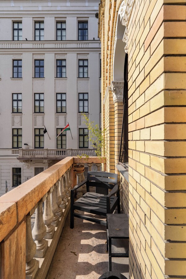 Massimo's Palace Appartament - Comfortable Accomodates Up To 9 Guest. - Budapest