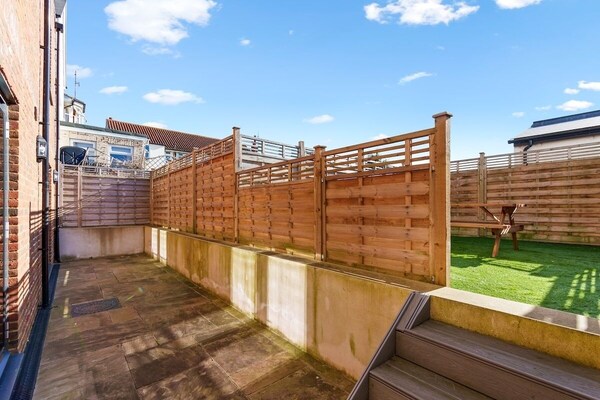 Large Flat Near Beach, Hospital & Brighton College - Rottingdean
