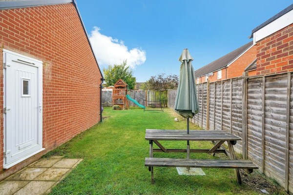 Table Tennis | Ensuite  | Garden | Parking X2 | Work Stays - Hemel Hempstead