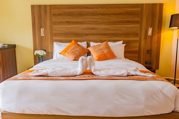 Modern Room In Karen Plains Hotel, Nairobi , With Balcony And Workspace - Nairobi