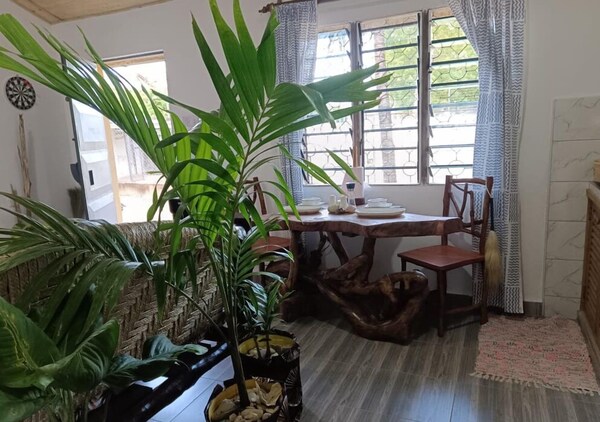 Hellenas Gem, An African Themed And Tranquil One Bedroom House In Diani - Diani Beach