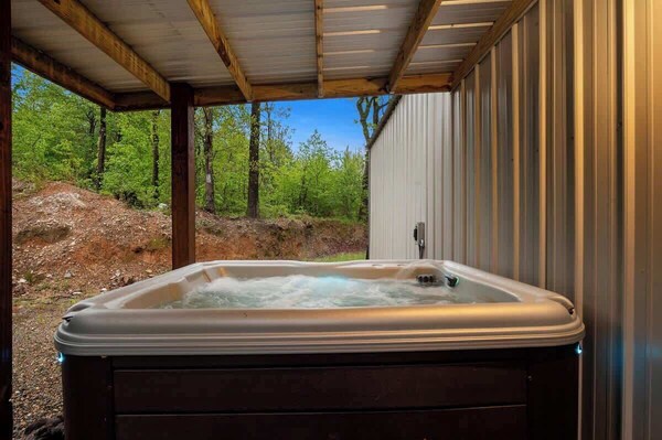 Modern Cabin Retreat- Hot Tub, Bbq, And Firepit! - Broken Bow, OK