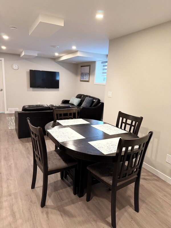 Charming And Cozy Private 2-bedroom Suite - Manitoba