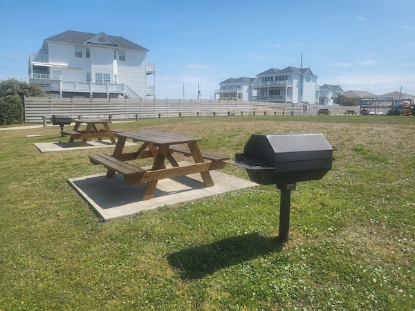 Small Condo Facing Inner Coastal Waterway & Directly Across Street From Beach - Pine Knoll Shores, NC
