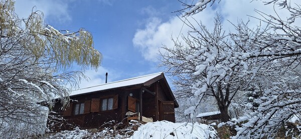 Charming 2-bedroom House With Wifi In Campulung Moldovenesc - Câmpulung Moldovenesc