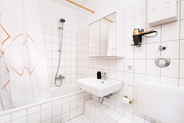 Smart Home - Wuppertal - Perfect For 5 Guests! - Central - Parking - Netflix - Wuppertal
