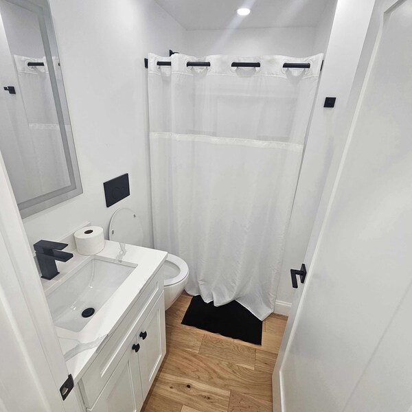 The Mini-lux B. At Lower Atwells Avenue Laundry & Dishwasher Close To Dt - Warwick, RI