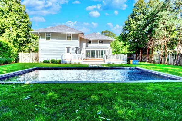 5 Bedrooms! 4 Min To The Beach! Heated Pool! - Hampton Bays, NY