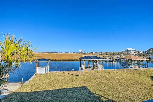 Dig'n It Of Surf City! Hot Tub! 6 Bdr - 4.5 Bath - Surf City, NC