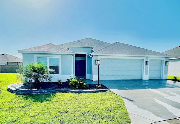 Welcome To The Dove At Eastport\na 3br/3 Full Ba Home In The Villages, Florida - Leesburg, FL