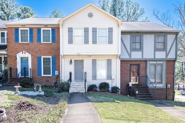 Homewood Townhome-2.5 Baths/king Beds/free Parking - Homewood, AL