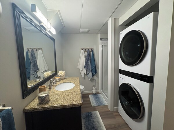 Okanagan Oasis Basement Suite W/pool & Putting Green. - Penticton