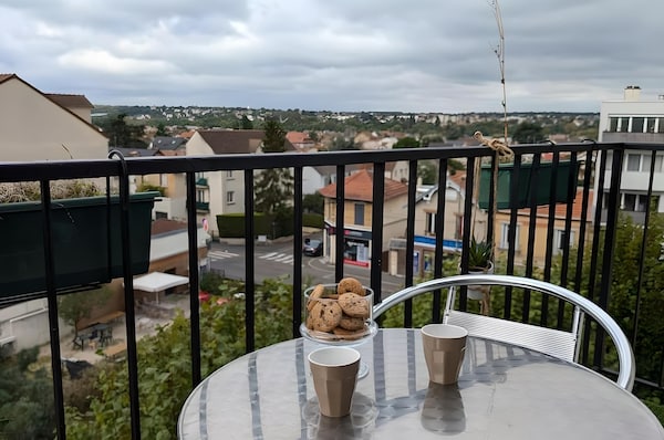 3 Pièces Lumineux, Balcon & Parking  Paris 20 Min - Nanterre