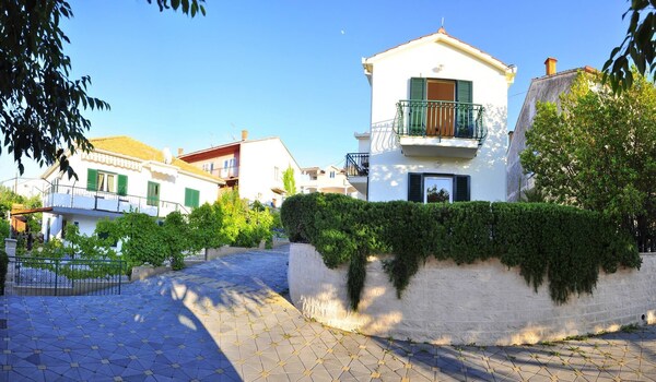 Cosy Suite With Garden & Terrace - Trogir