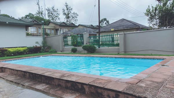 5 Minutes To Munali Mall! Peaceful Bungalow With A Pool. - Lusaka