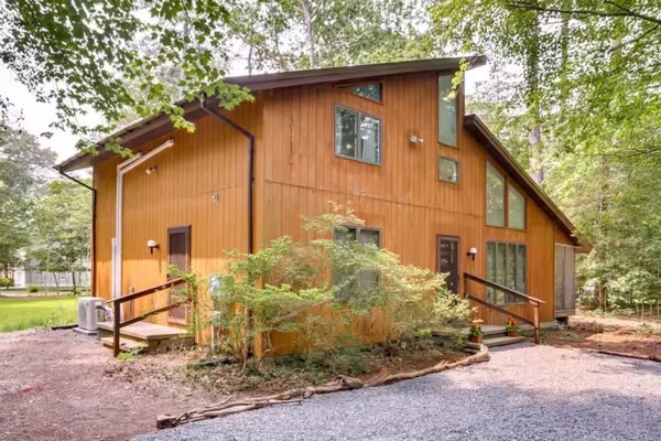 Cecelia's Retreat - 3-bedroom Mid Century Secluded Lewes Beach Cabin - Lewes
