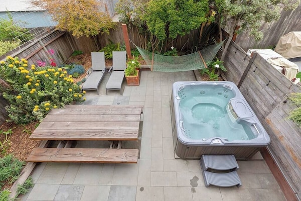 The Surf Shack - Beachfront Urban Oasis, Hot Tub - San Francisco, CA