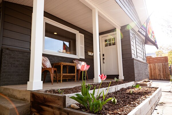 Good Vibe Bungalow W/ Hot Tub + Fire Pit + Fenced Yard. Heart Of Old Town - Erie