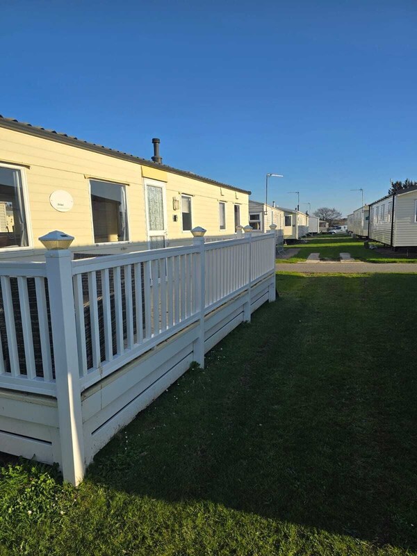 3 Bedroom Park Home Sleeps 8 At Robin Hood Rhyl - Prestatyn