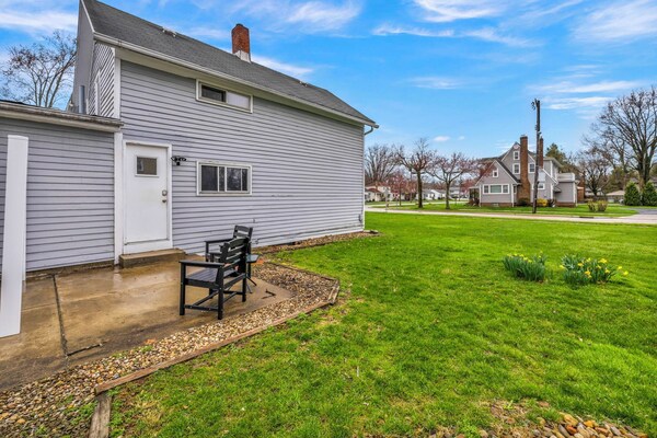 New! Renovated 1br W/ King: Modern Comfort - North Olmsted, OH