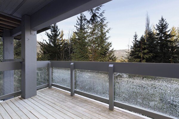Luxury 4-bedroom Ski-in/out Chalet In Whistler - Whistler Blackcomb